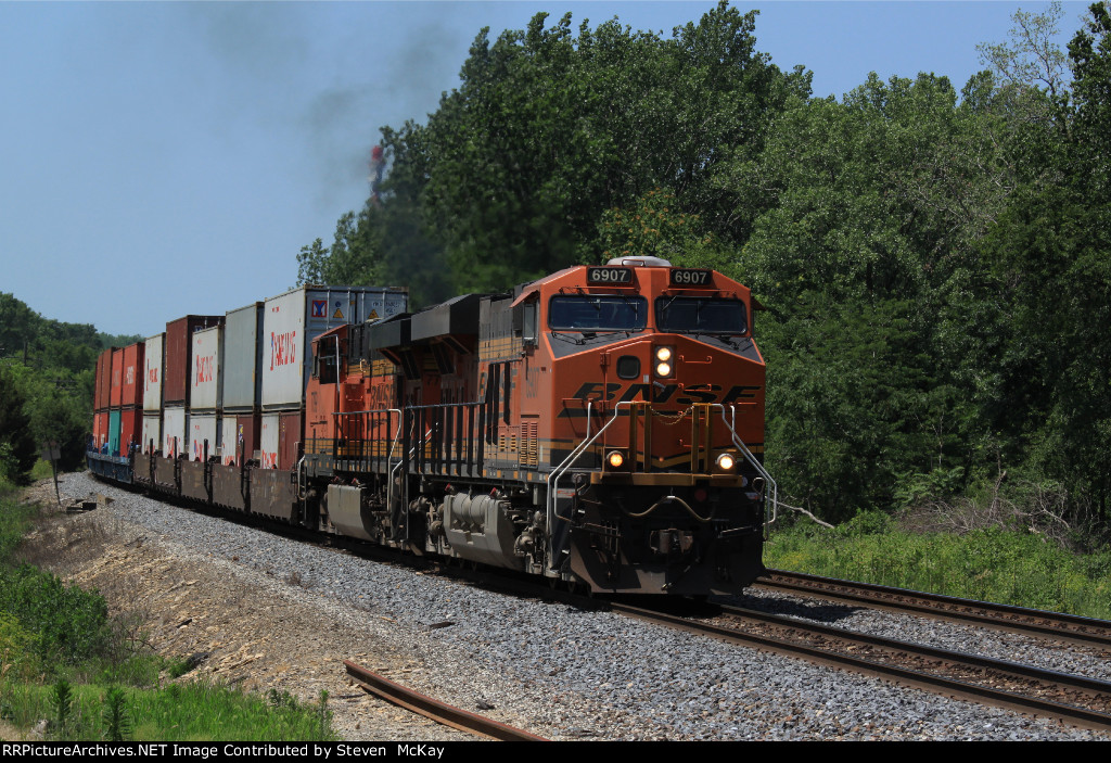 BNSF 6907